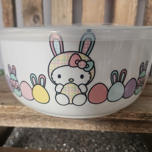 Hello Kitty | Kitchen | Hello Kitty Large Tupperware With Lid Easter ...